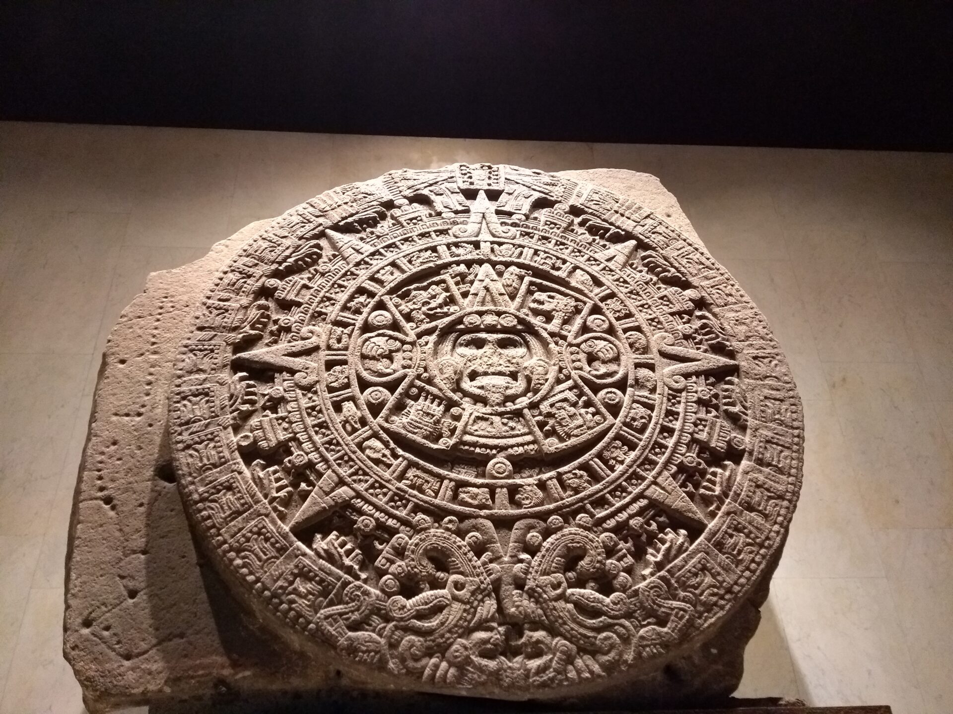 La piedra del sol: un legado de los aztecas - Gitana Perla